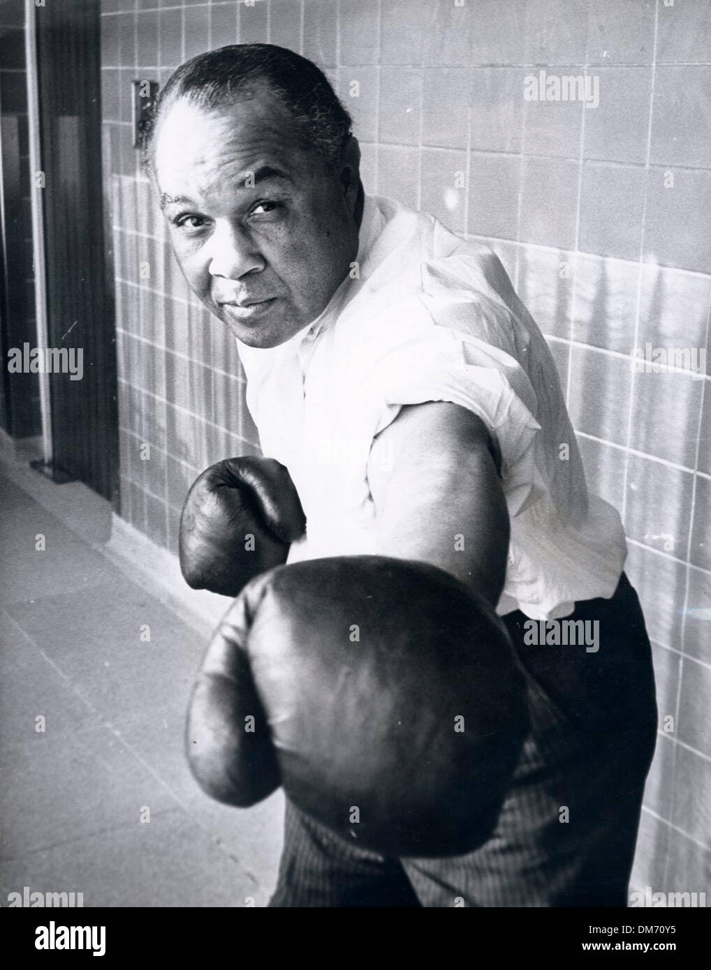 Jan 14, 1966 - London, England, United Kingdom - HENRY JACKSON puts on ...