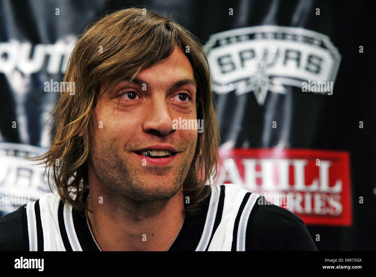 2004 usa olympic basketball hi-res stock photography and images - Alamy