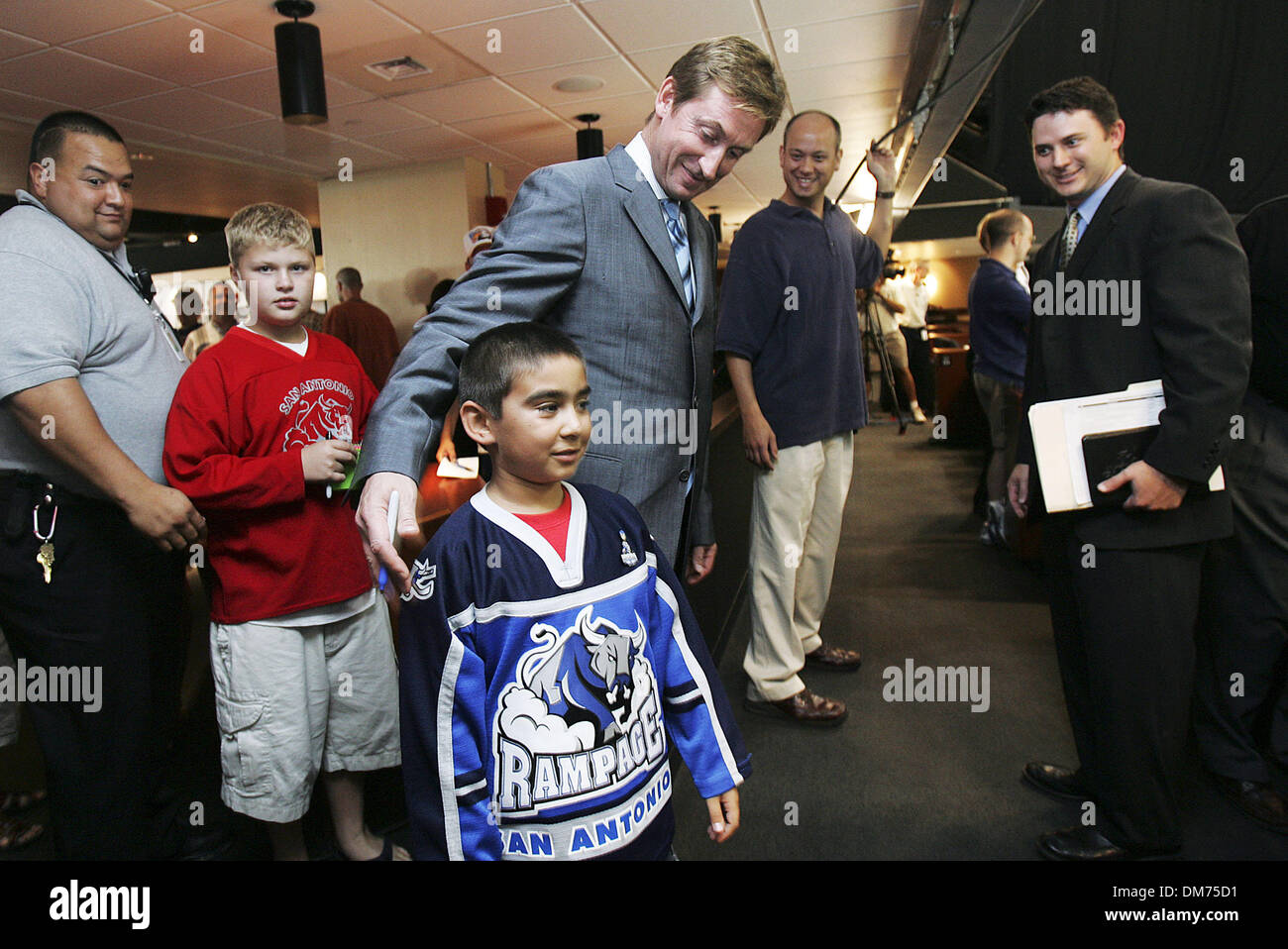 Sep 27, 2005; San Antonio, TX, USA; Famed hockey star, Wayne Gretzsky ...