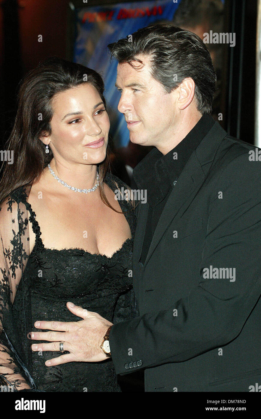 Nov. 11, 2002 - SHRINE AUDITORIUM, LOS ANGELES - PIERCE BROSNAN & KEELY ...