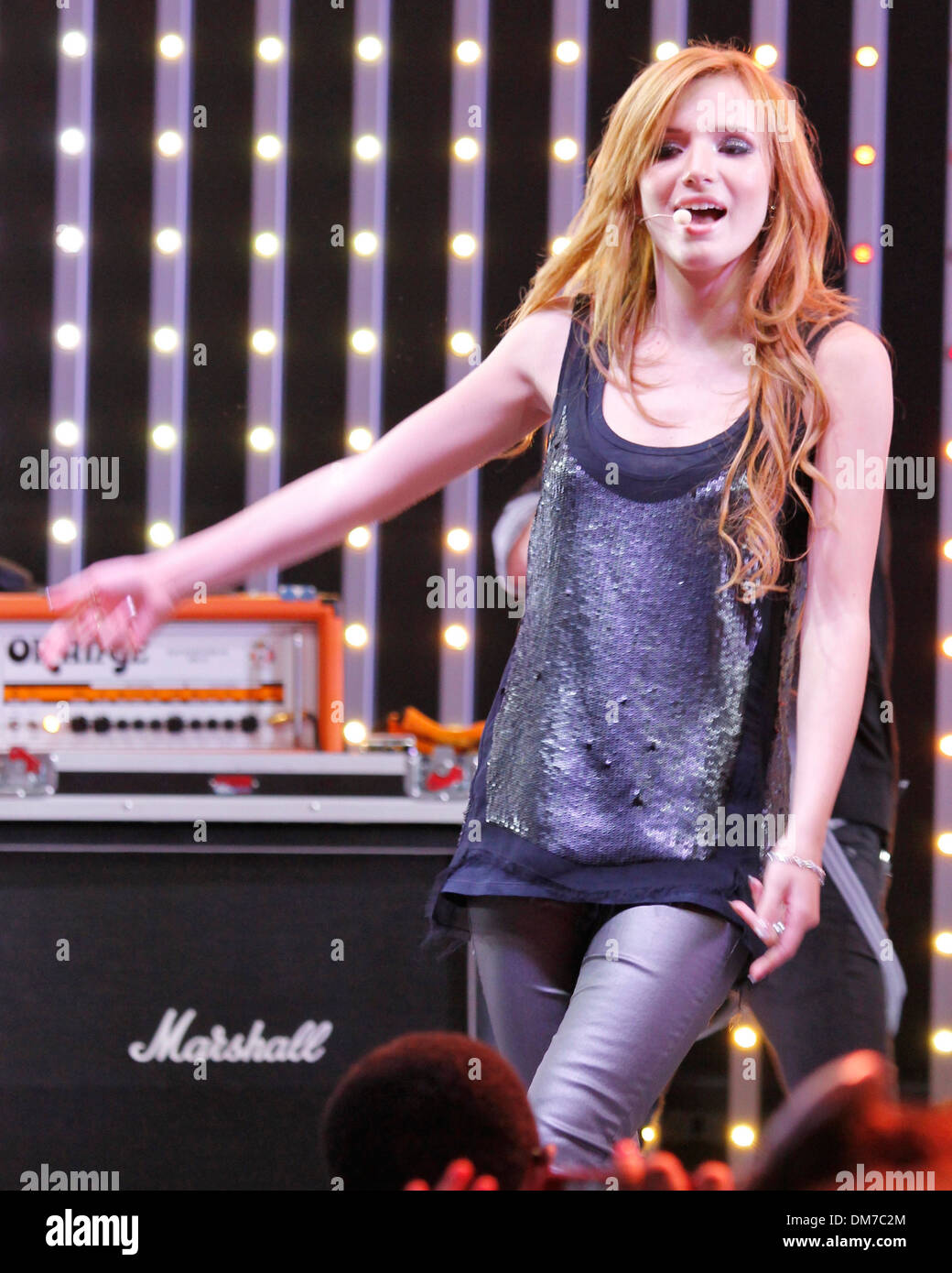 Bella Thorne Performing At Music Spotlight Series At Universal Citywalk