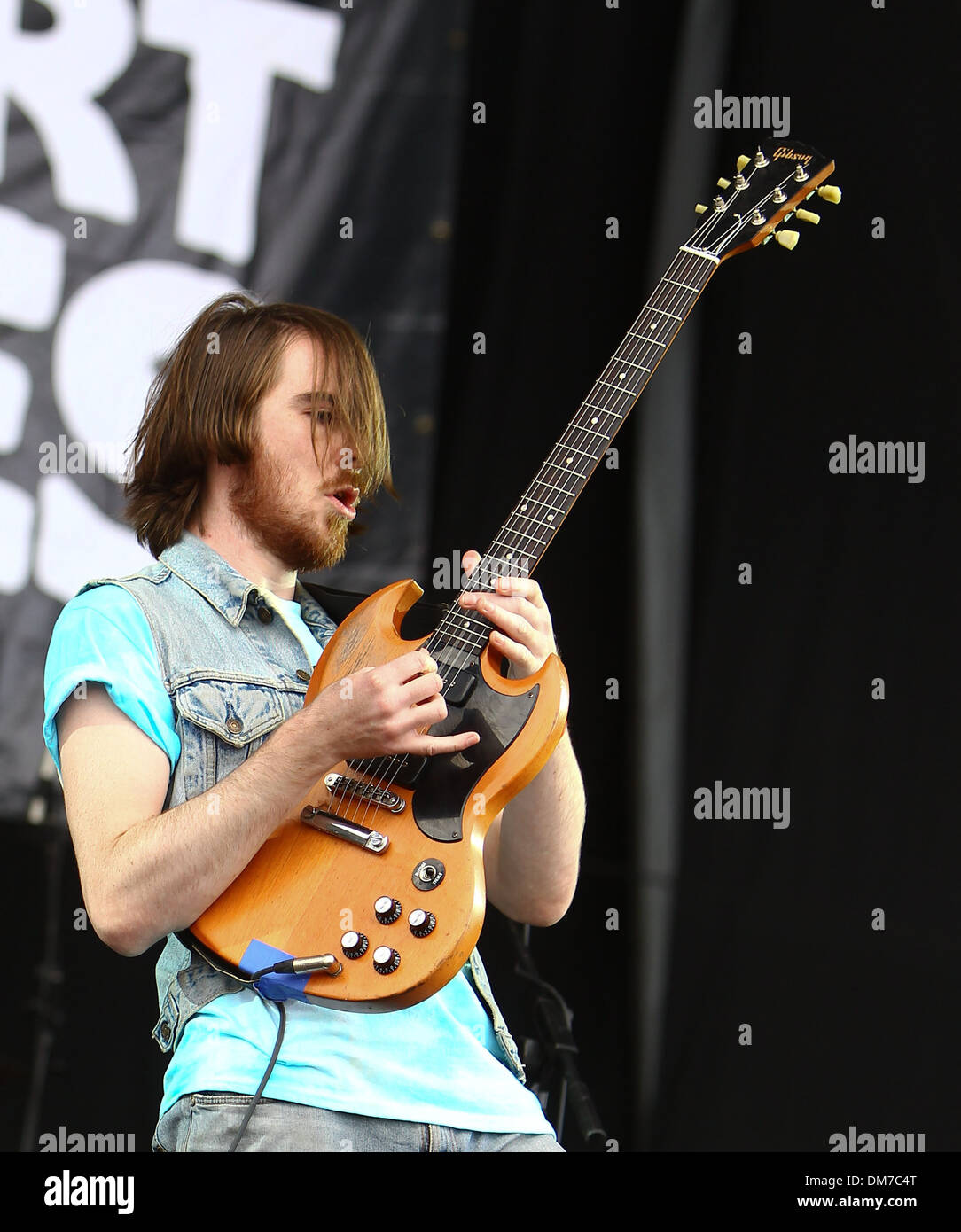 Tom Hudson of Pulled Apart by Horses Reading Festival 2012 ...