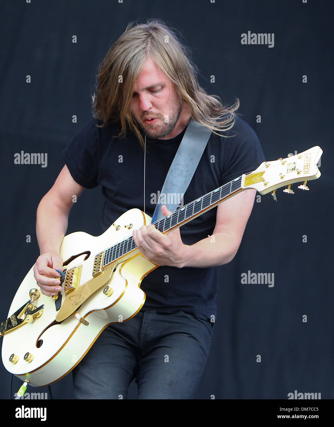 Russell Marsden of Band of Skulls Reading Festival 2012 - Performances ...