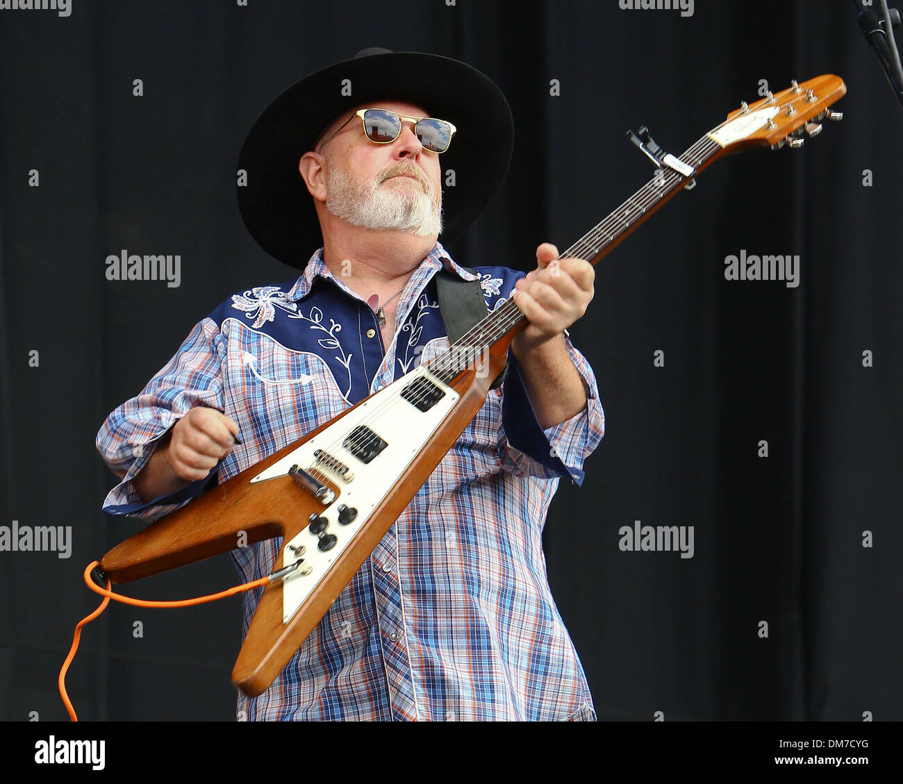 Dave catching hi-res stock photography and images - Alamy