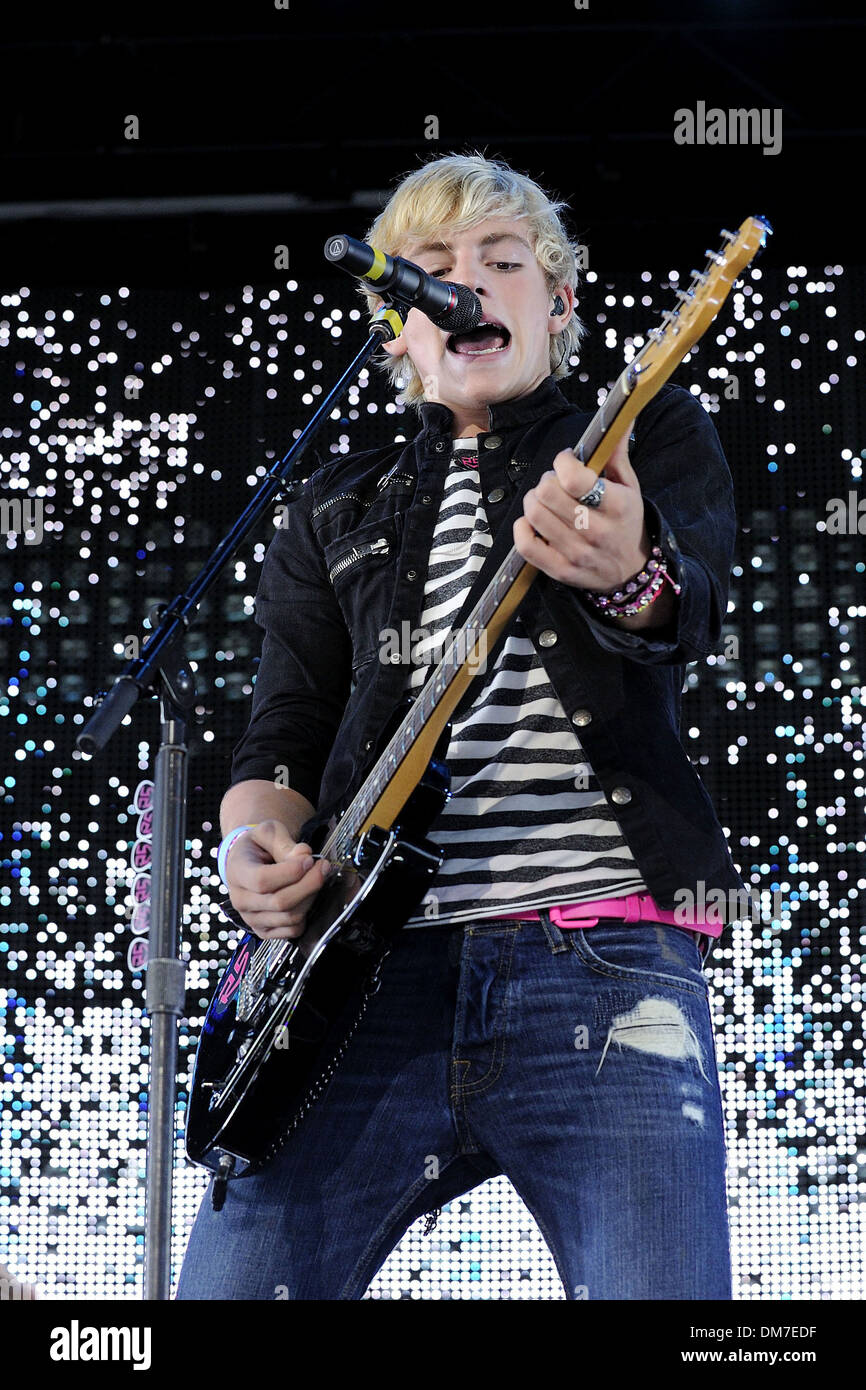 Ross Lynch of R5 performs at Molson Canadian Amphitheatre for Family ...