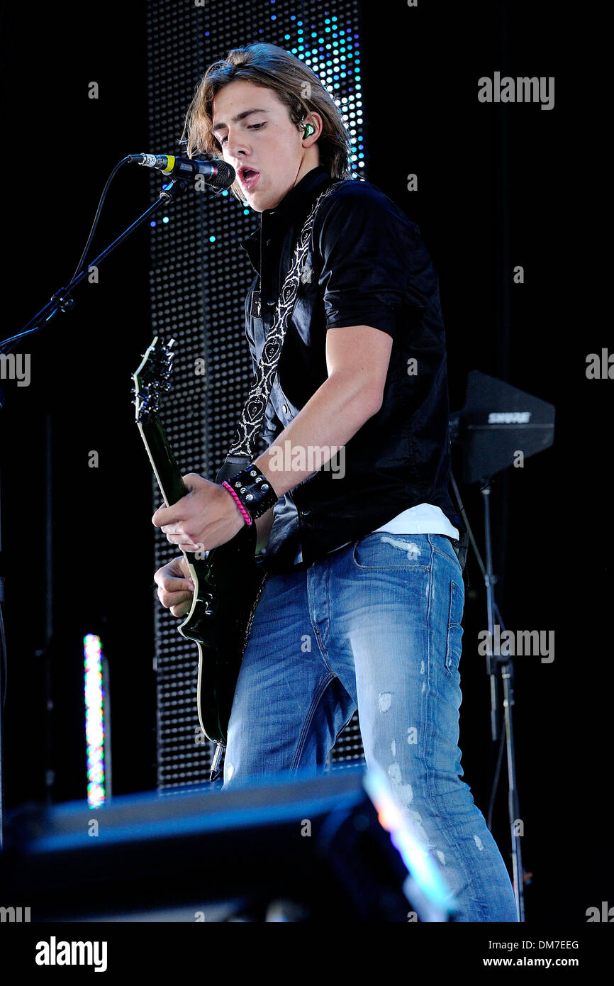 Rocky Lynch of R5 performs at Molson Canadian Amphitheatre for Family ...