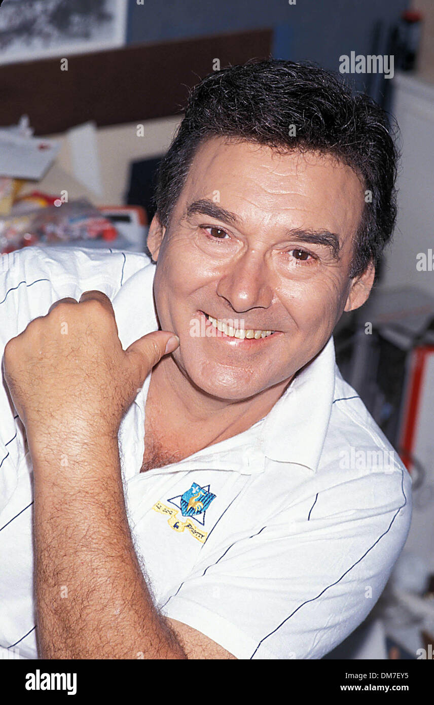 Apr. 18, 1994 - L8094LR.JOSEPH MASCOLO HOME SHOOT STUDIO CITY CA.04/18 ...