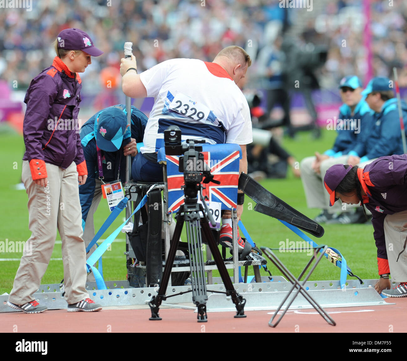 Richard Womack of Great Britain wins Gold medal for Men's Shot Put ...