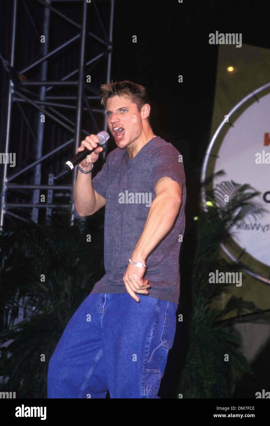 Jan. 17, 1999 - K14551KJ.MOTOWN CAFE GRAND OPENING PREVIEW PARTY IN ...