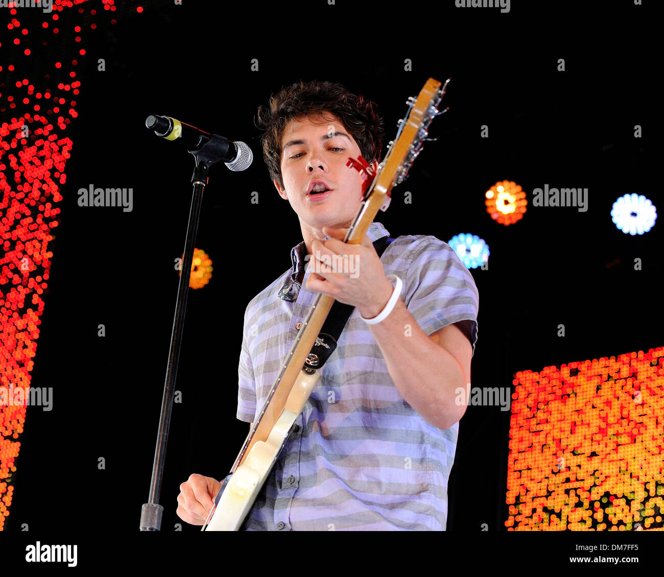 Cameron Quiseng of 'Allstar Weekend' performs at Molson Canadian ...