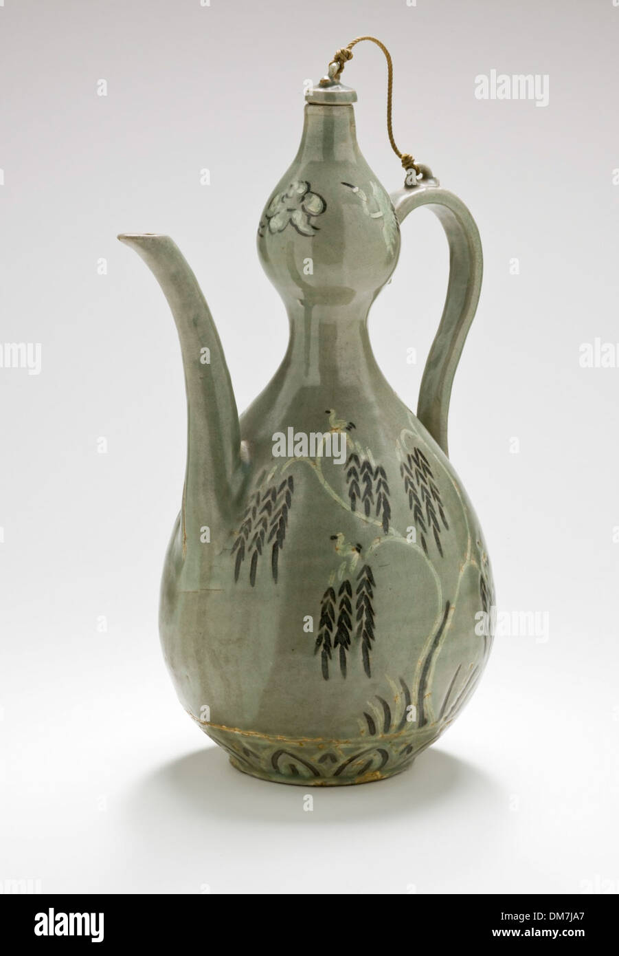 Lidded ewer with willows hi-res stock photography and images - Alamy