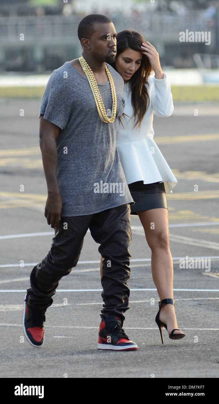 Kim Kardashian and Kanye West on their way to Heliport in Manhattan ...