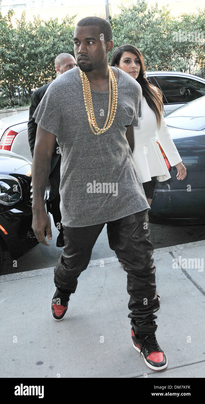 Kim Kardashian and Kanye West on their way to Heliport in Manhattan ...