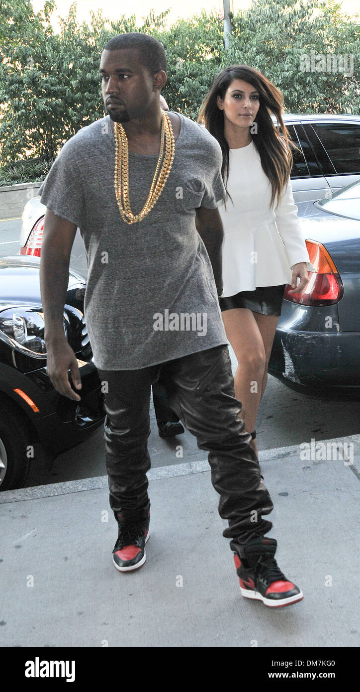 Kim Kardashian and Kanye West on their way to Heliport in Manhattan ...