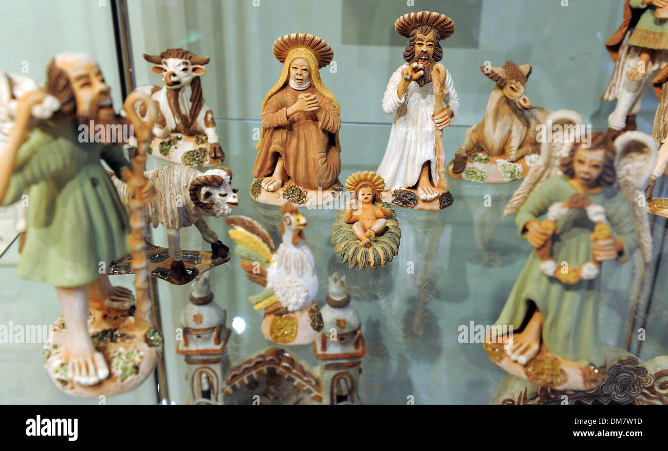 Nativity set hi-res stock photography and images - Alamy