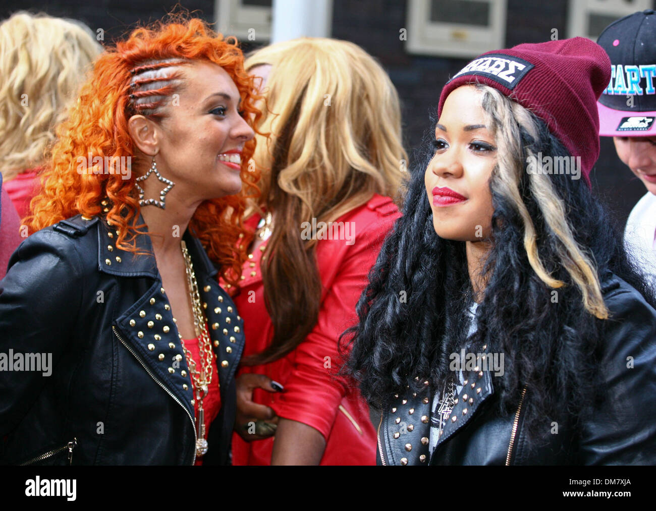 Che3kz of vida outside the hi-res stock photography and images - Alamy