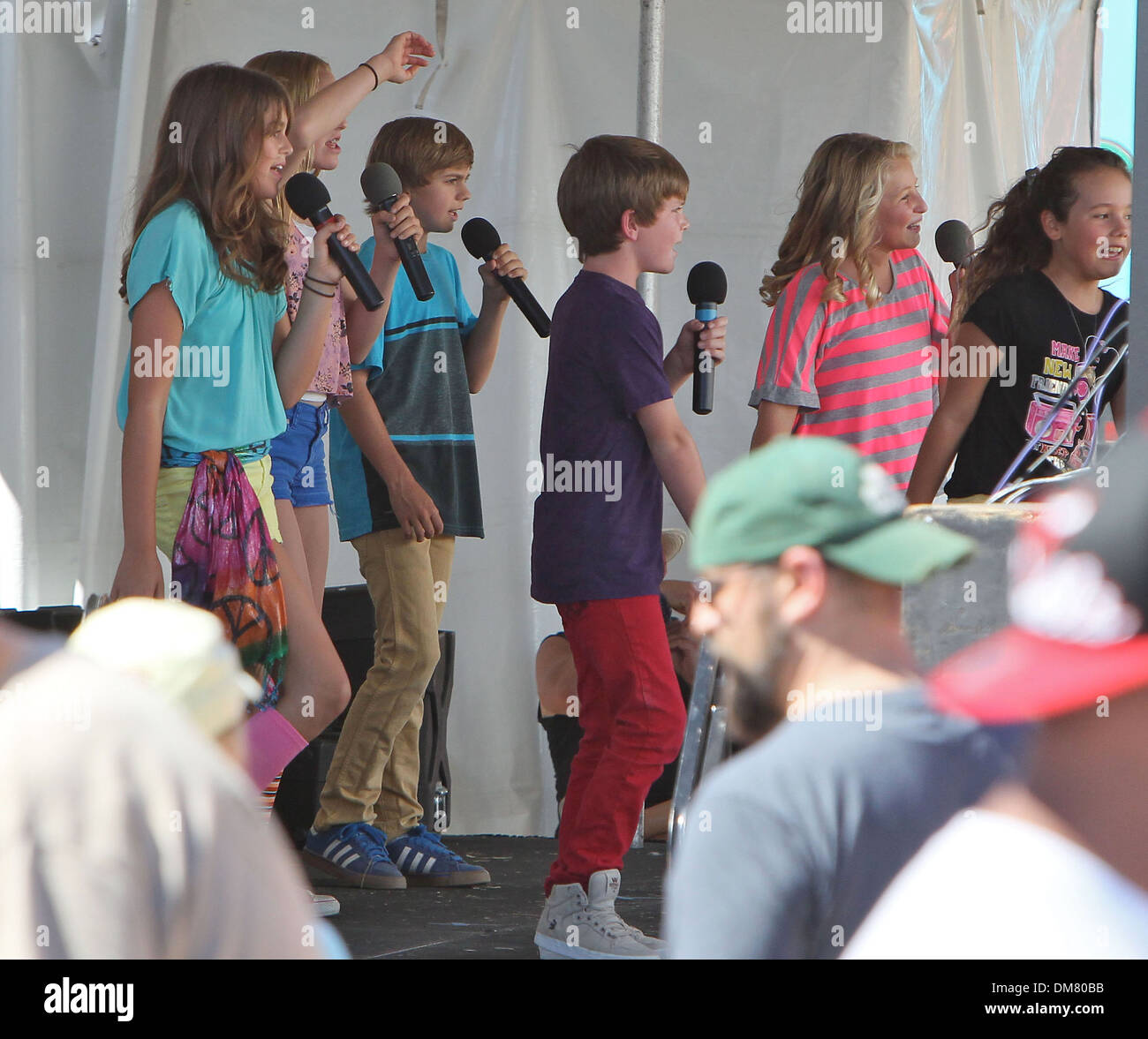 Cindy Crawford's daughter Kaia Jordan Gerber performing on stage at ...