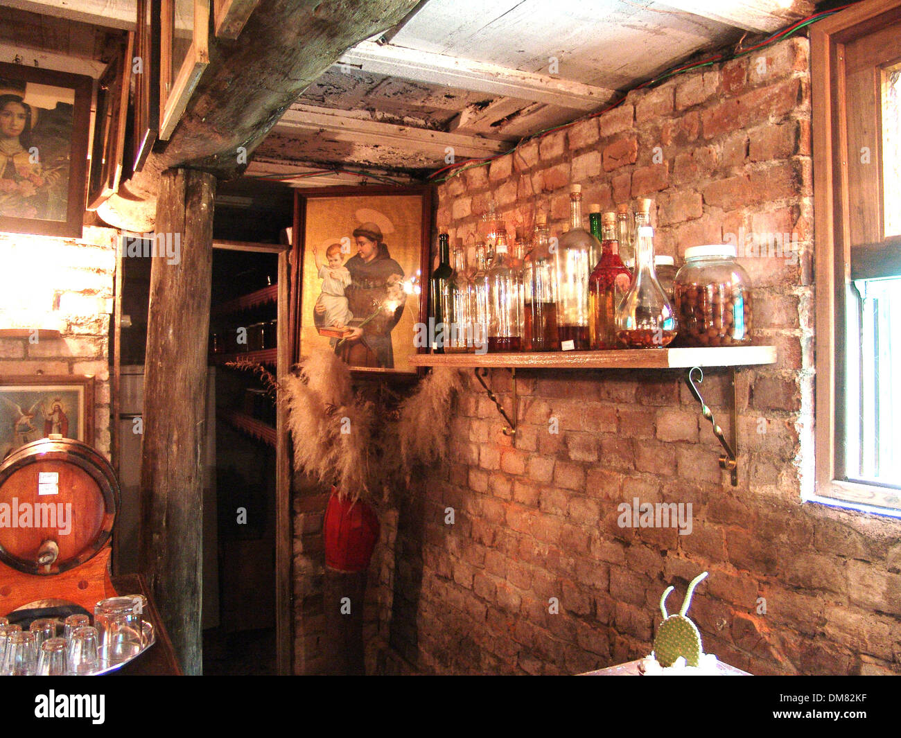 Rustic house hi-res stock photography and images - Alamy