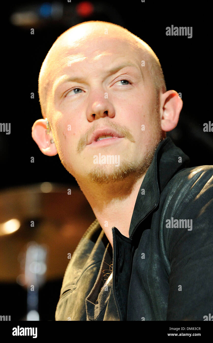 Isaac Slade 'The Fray' performs at Molson Canadian Amphitheatre Toronto ...