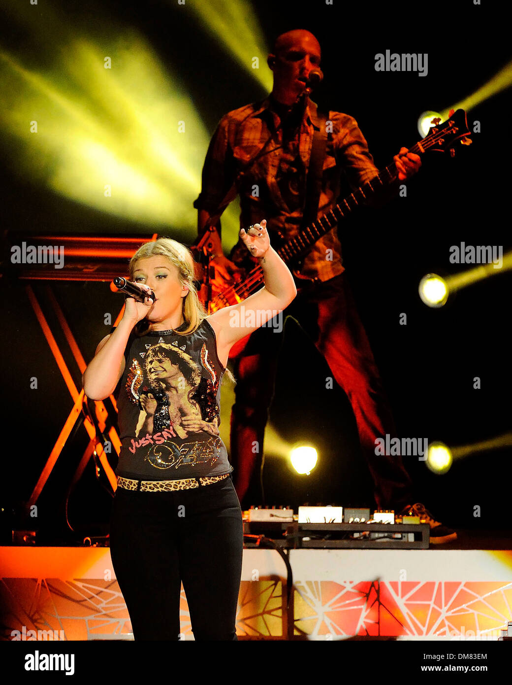 Kelly Clarkson performs at Molson Canadian Amphitheatre. Toronto ...