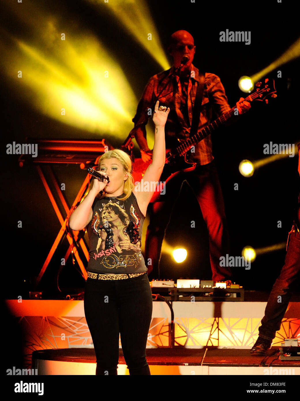 Kelly Clarkson performs at Molson Canadian Amphitheatre. Toronto ...