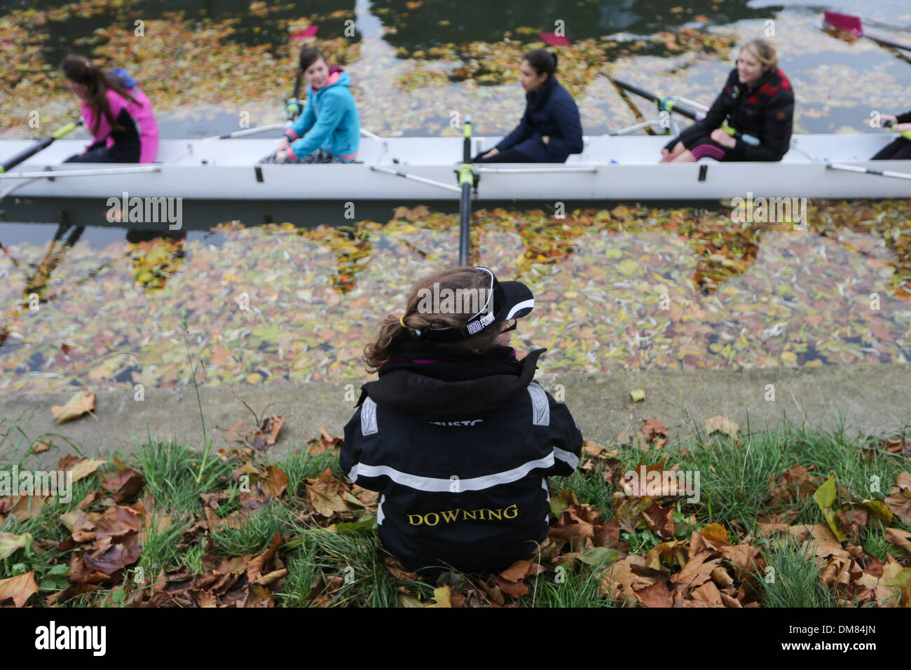 CAMBRIDGE AND OXFORD UNIVERSITY ROWING CREWS ON THE RIVER CAM IN ...