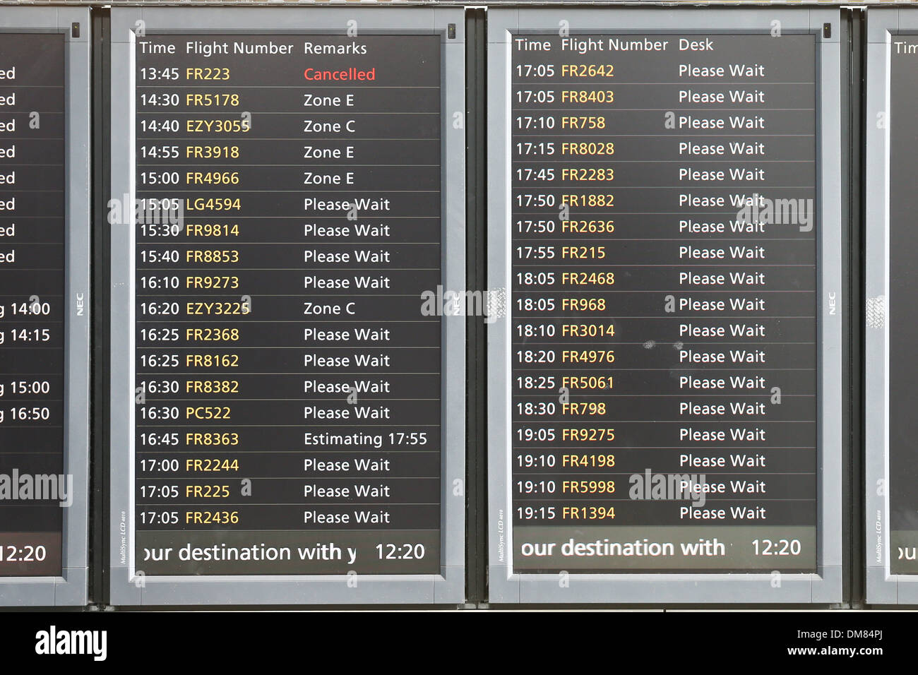 Airport arrivals sign hi-res stock photography and images - Alamy