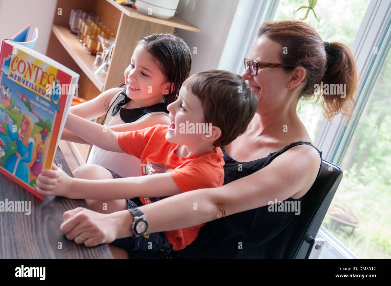 Single mother children hi-res stock photography and images - Alamy