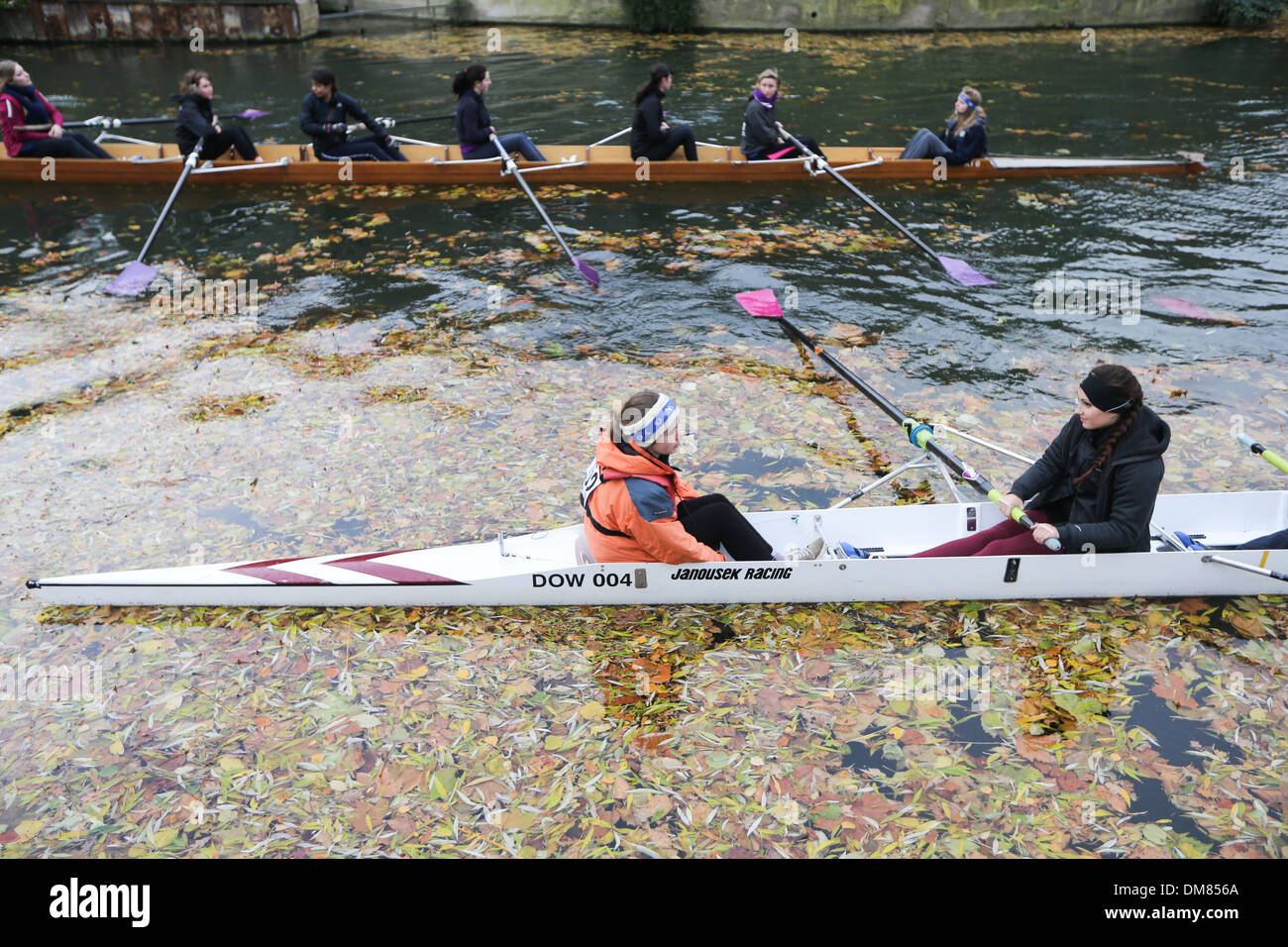 The oxford cambridge crews in training hi-res stock photography and ...