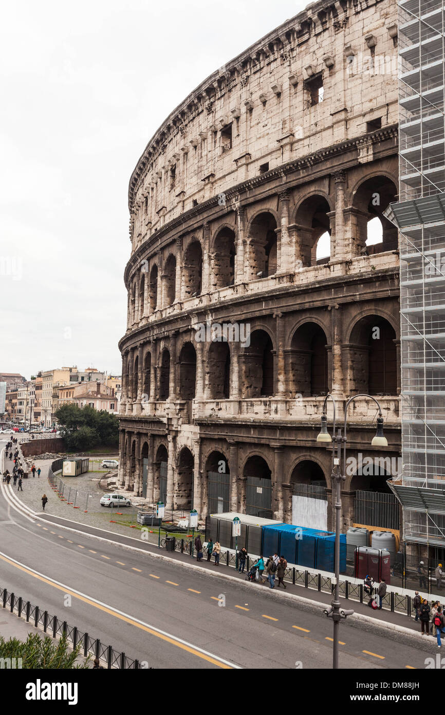 Colosseum vertical hi-res stock photography and images - Alamy