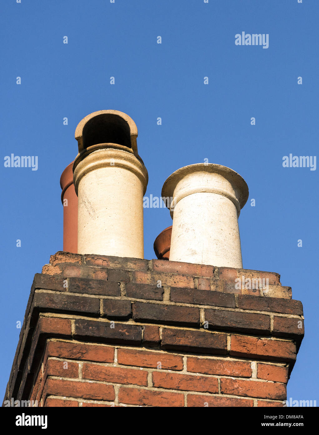 Building and chimney pots hi-res stock photography and images - Alamy