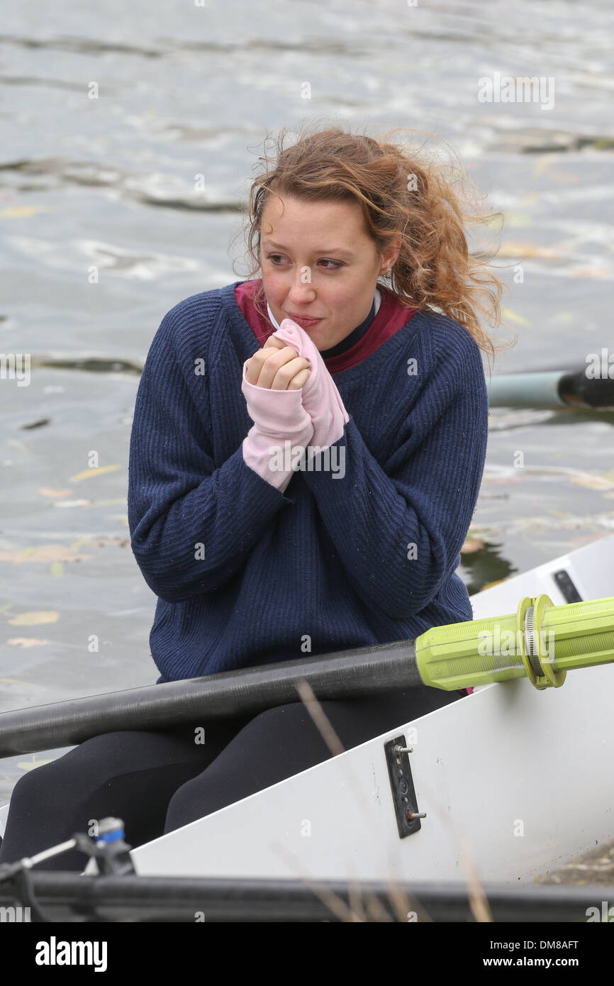 CAMBRIDGE AND OXFORD UNIVERSITY ROWING CREWS ON THE RIVER CAM IN ...
