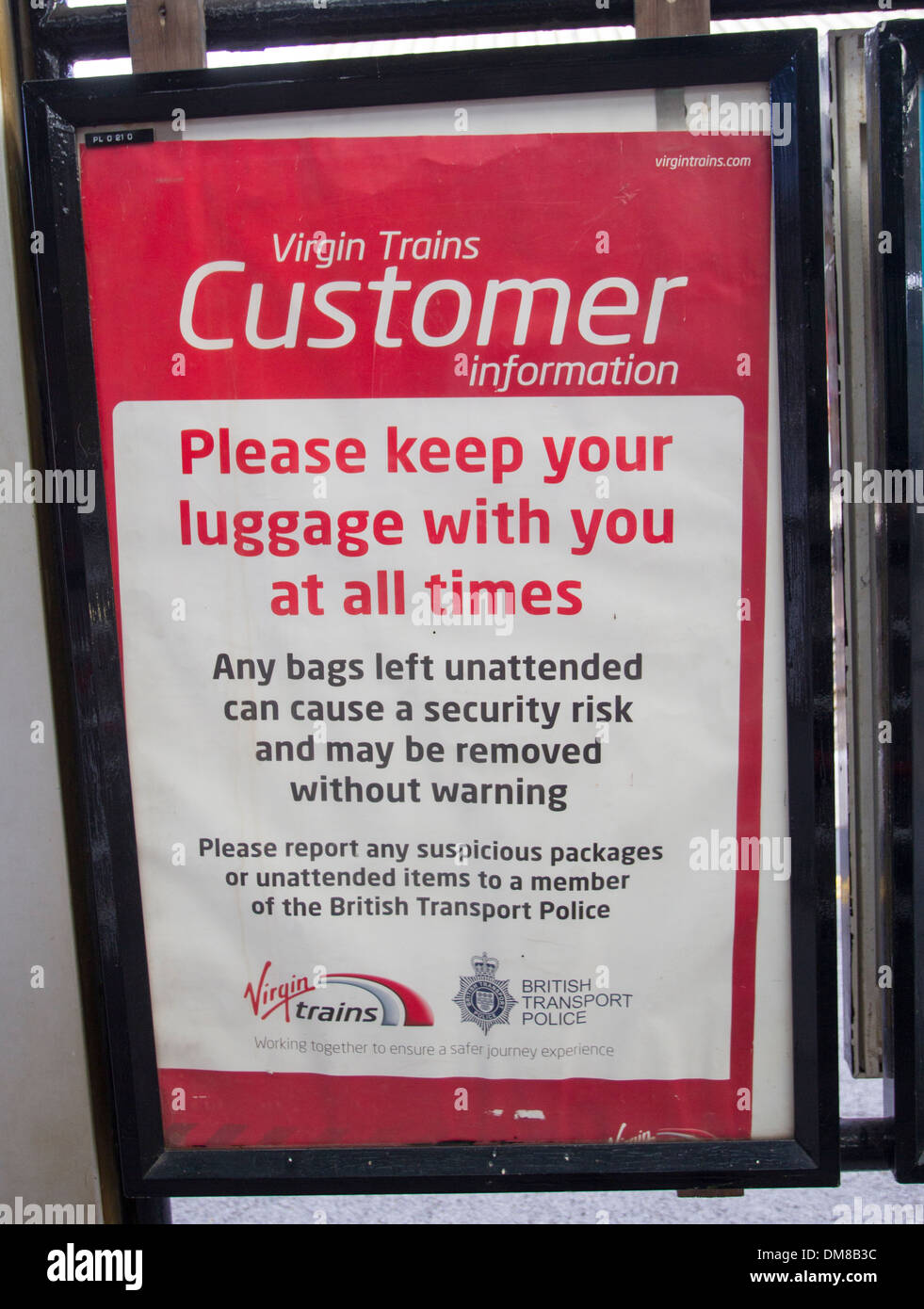 Unattended luggage sign hi-res stock photography and images - Alamy