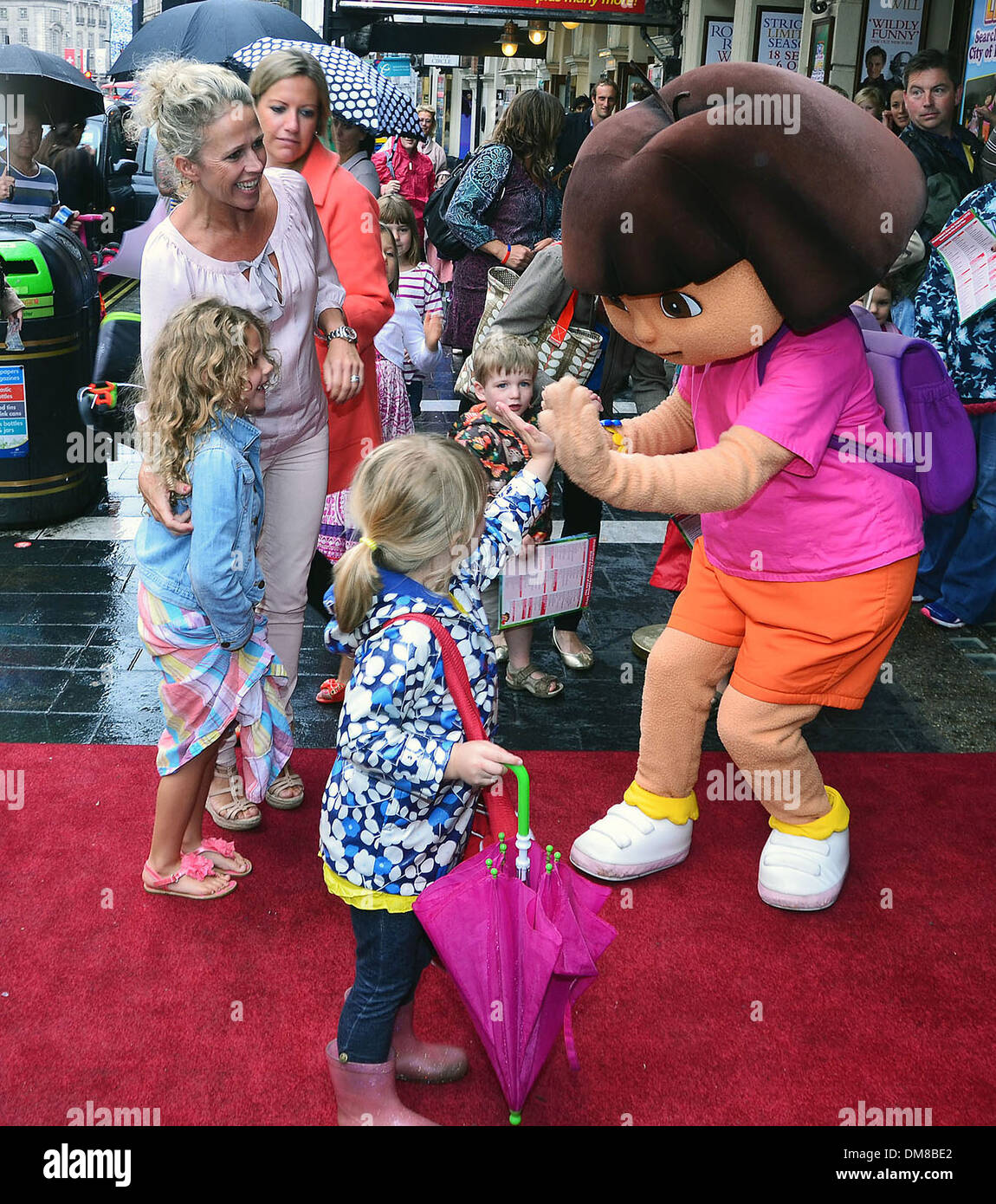 Lucy Benjamin at Apollo Theatre for Nickelodeon's Dora Explorer ...
