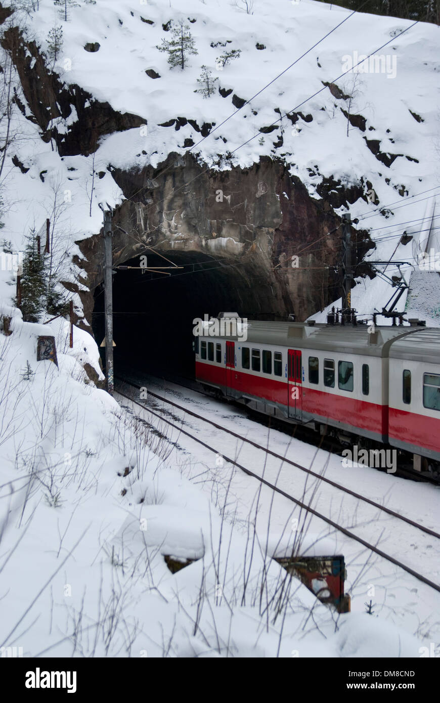 Train tunnel hi-res stock photography and images - Alamy