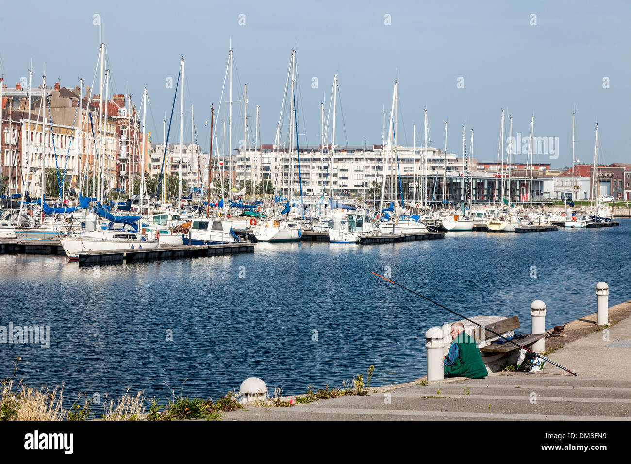 Dunkirk boats hi-res stock photography and images - Alamy