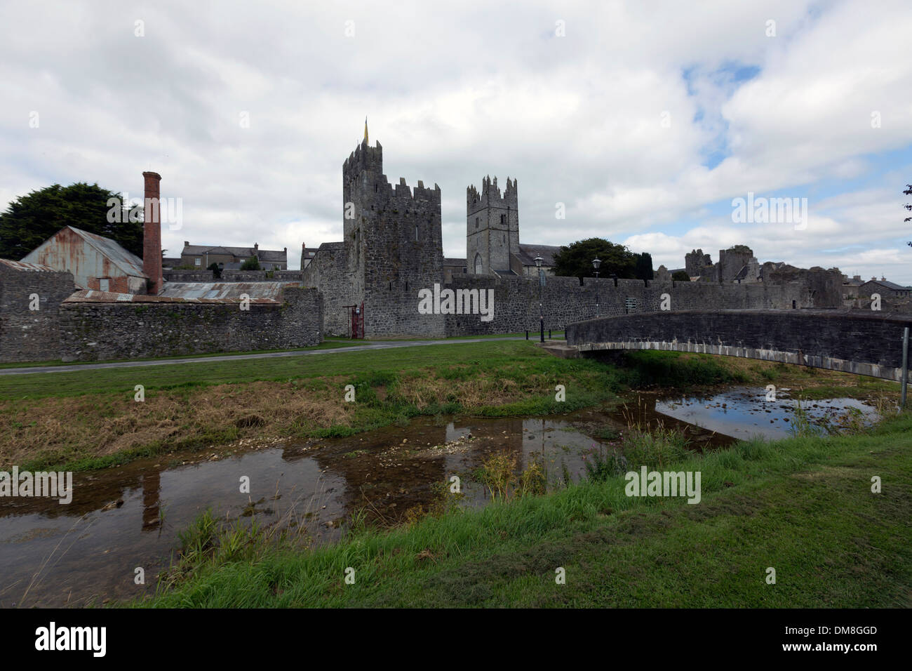 Fortified Fethard village, surrounded by walls Stock Photo - Alamy