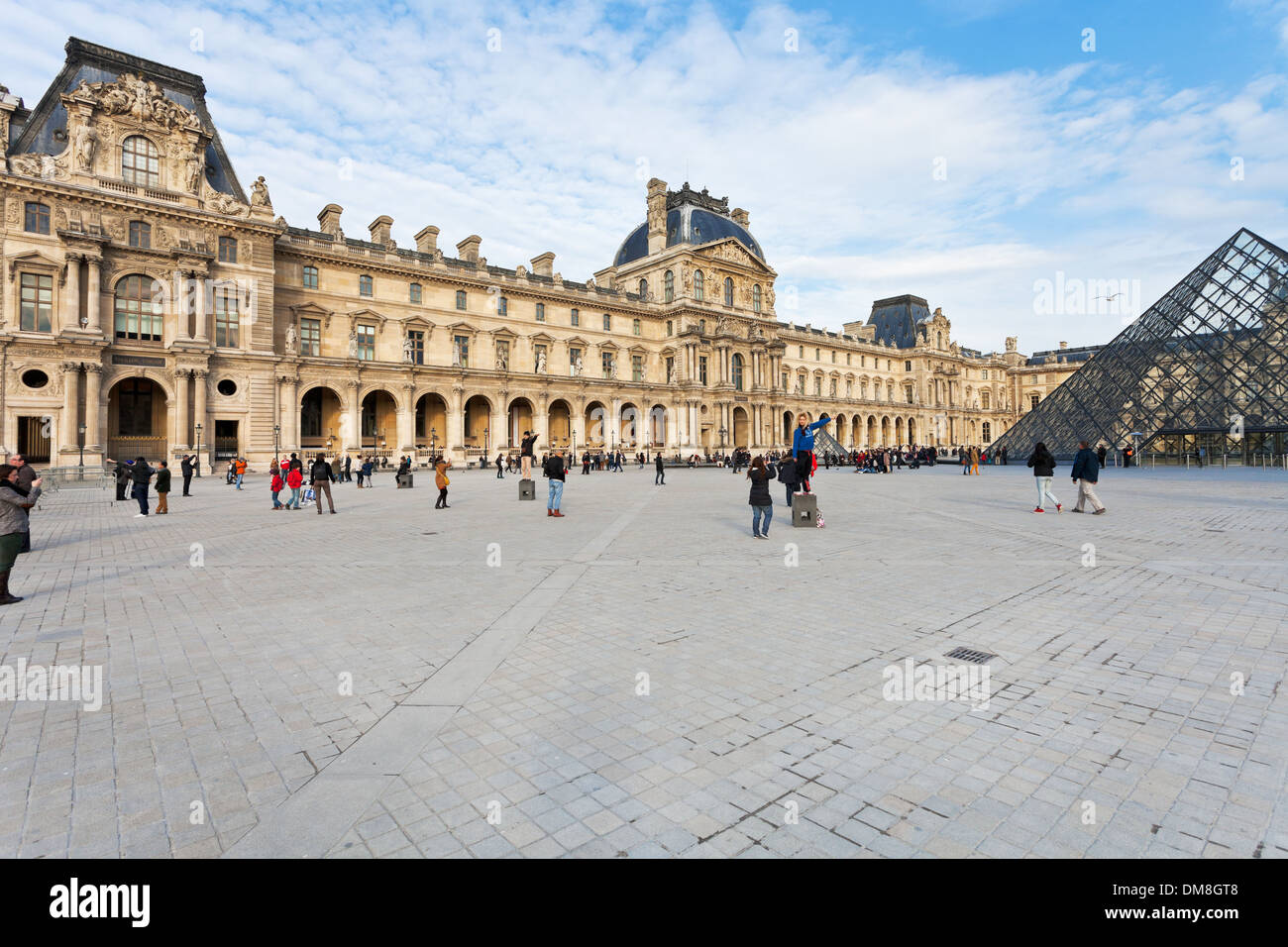 Square court of the louvre hi-res stock photography and images - Alamy