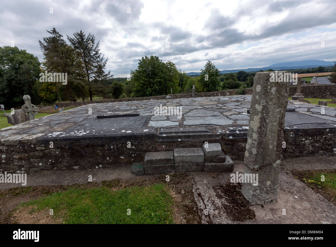 tombs in Kilkieran Irish High Crosses Stock Photo - Alamy