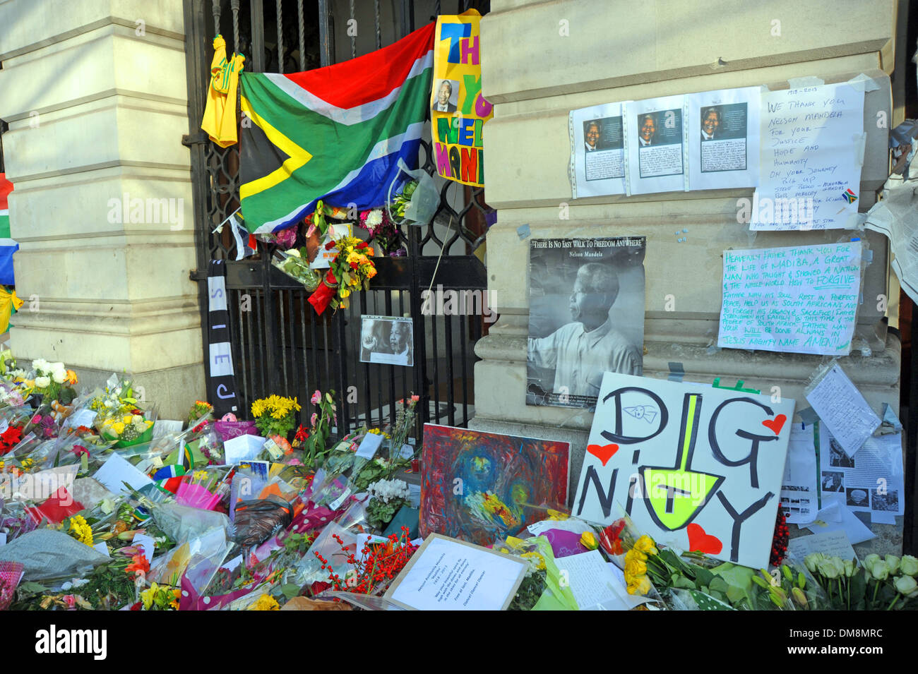 Tributes to Nelson Mandela in London in his memory 10/12/2013 Stock ...