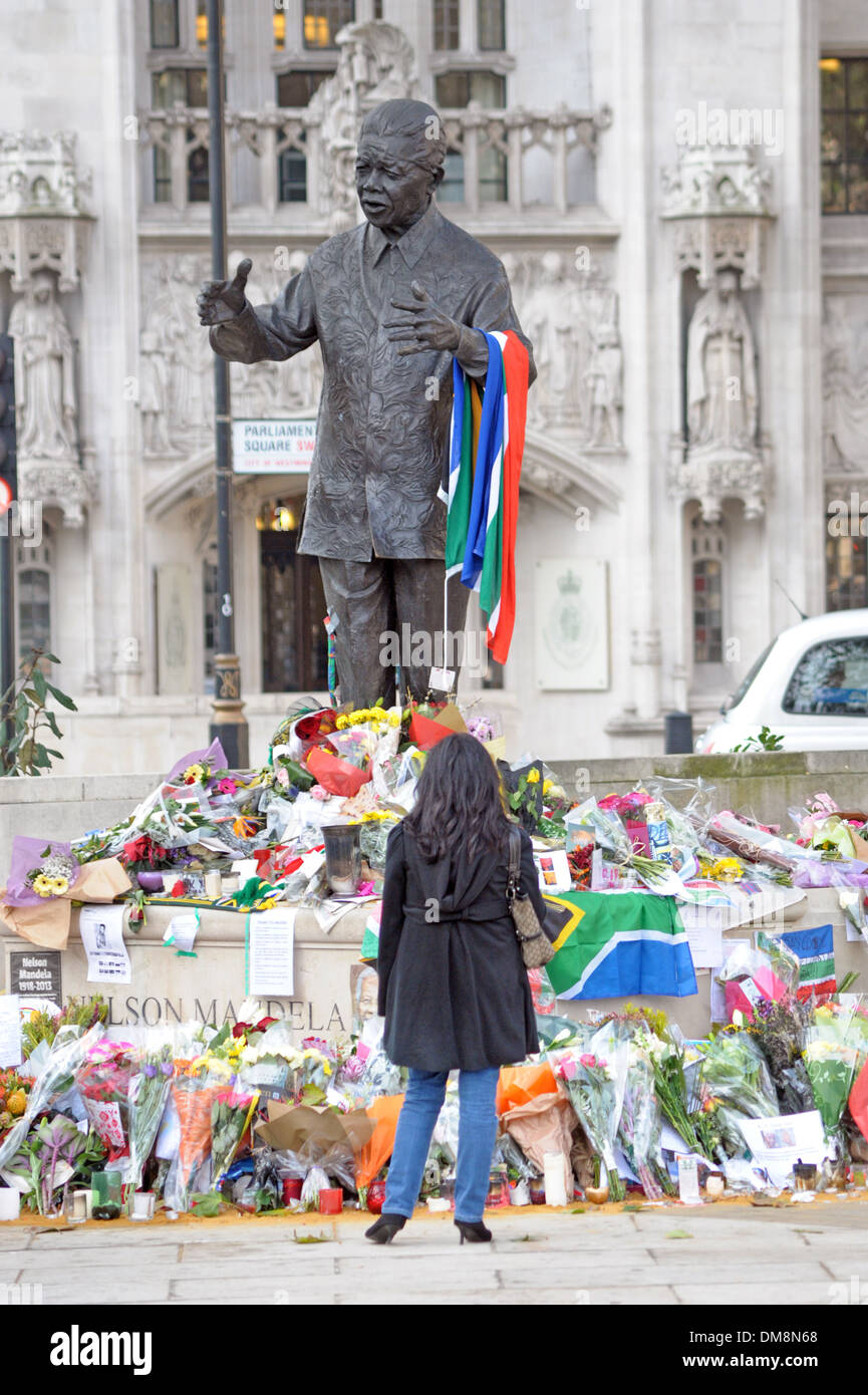 Nelson mandela tribute hi-res stock photography and images - Alamy