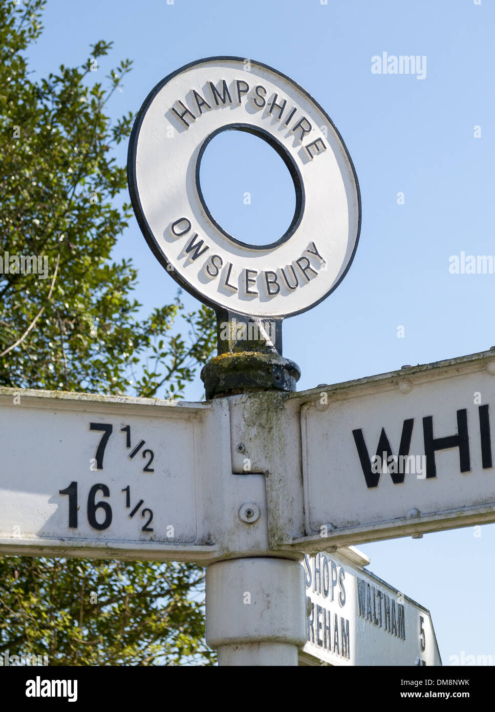 Hampshire road sign hi-res stock photography and images - Alamy