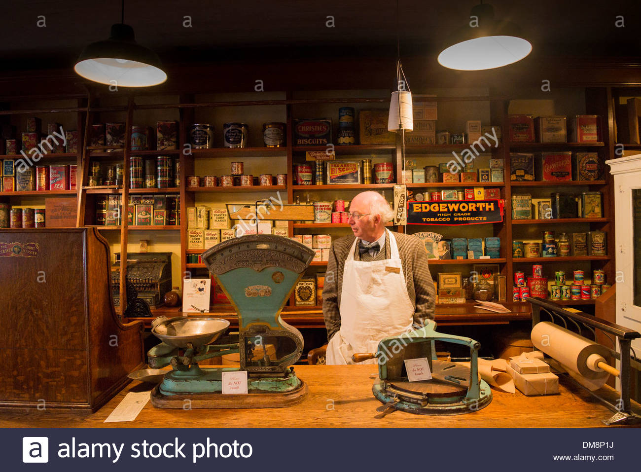 Old Fashioned Store Counter Stock Photos & Old Fashioned Store Counter ...