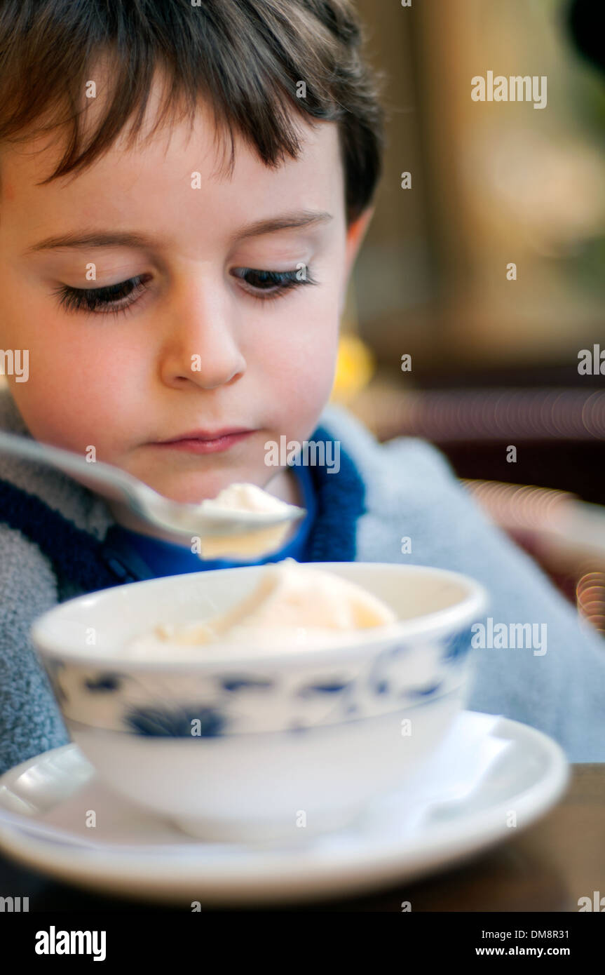 Child eating ice cream hi-res stock photography and images - Alamy