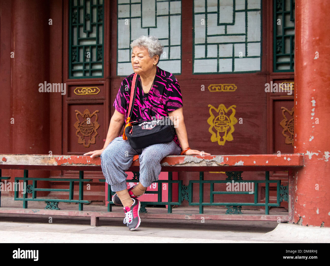 Chinese lady hi-res stock photography and images - Alamy