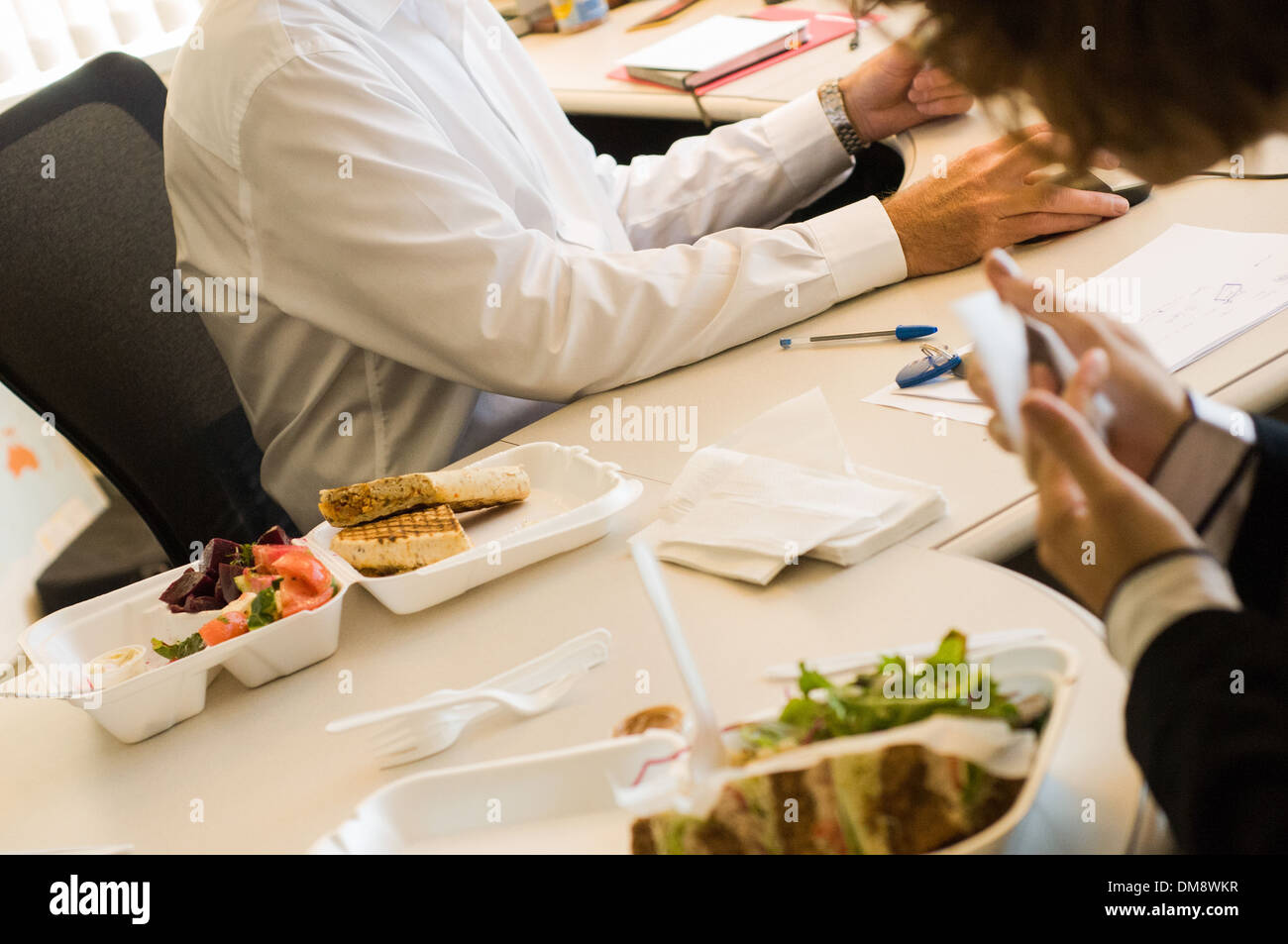 Office employees eating hi-res stock photography and images - Alamy