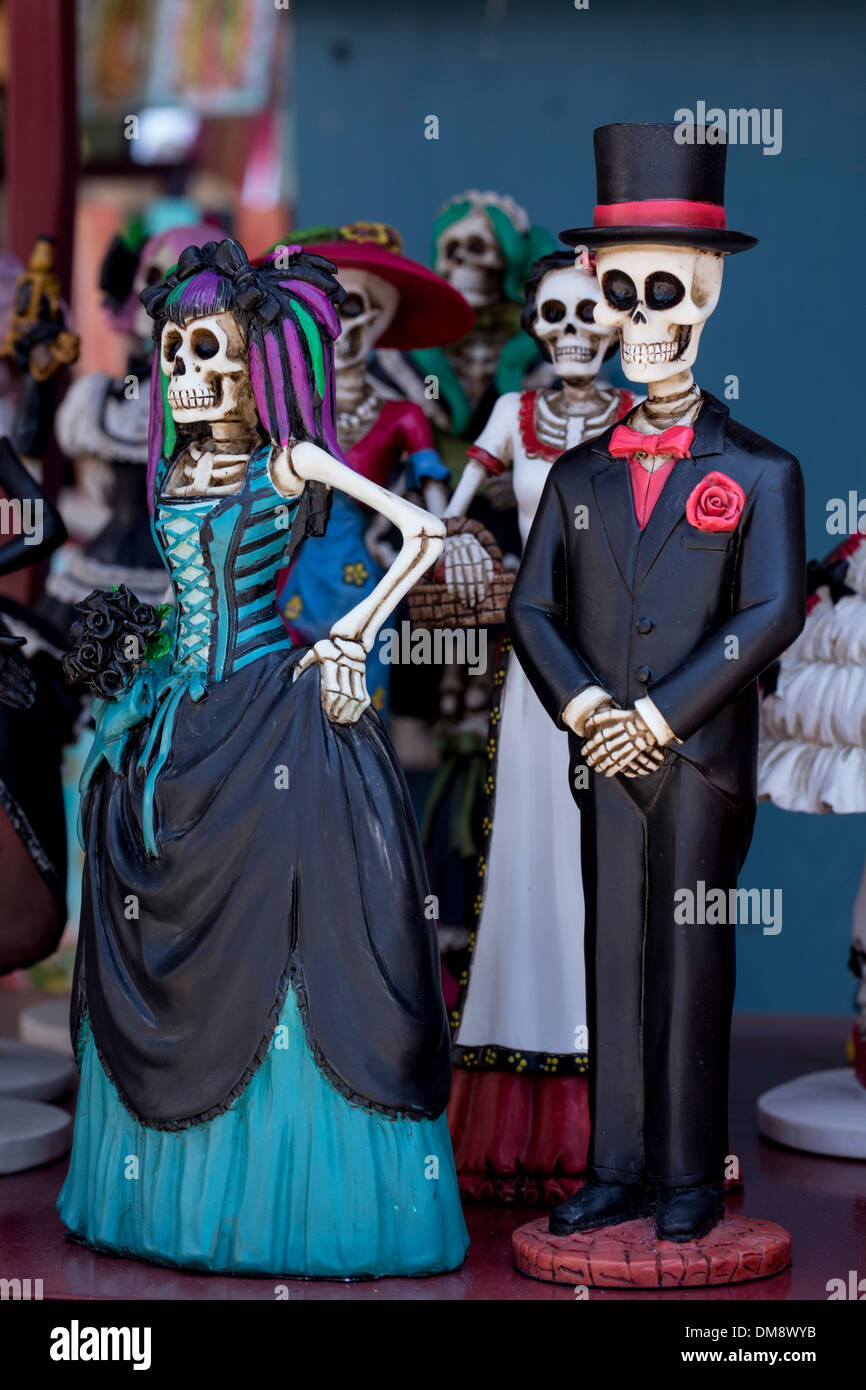 Figurines bride groom hi-res stock photography and images - Alamy