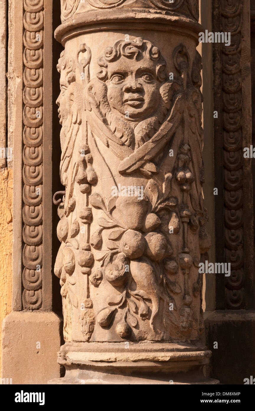 Column figure hi-res stock photography and images - Alamy