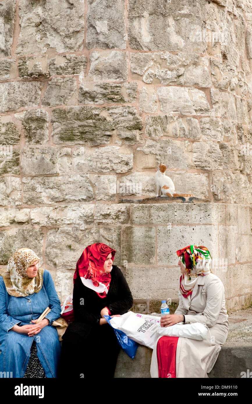 Women talking in street in istanbul hi-res stock photography and images ...