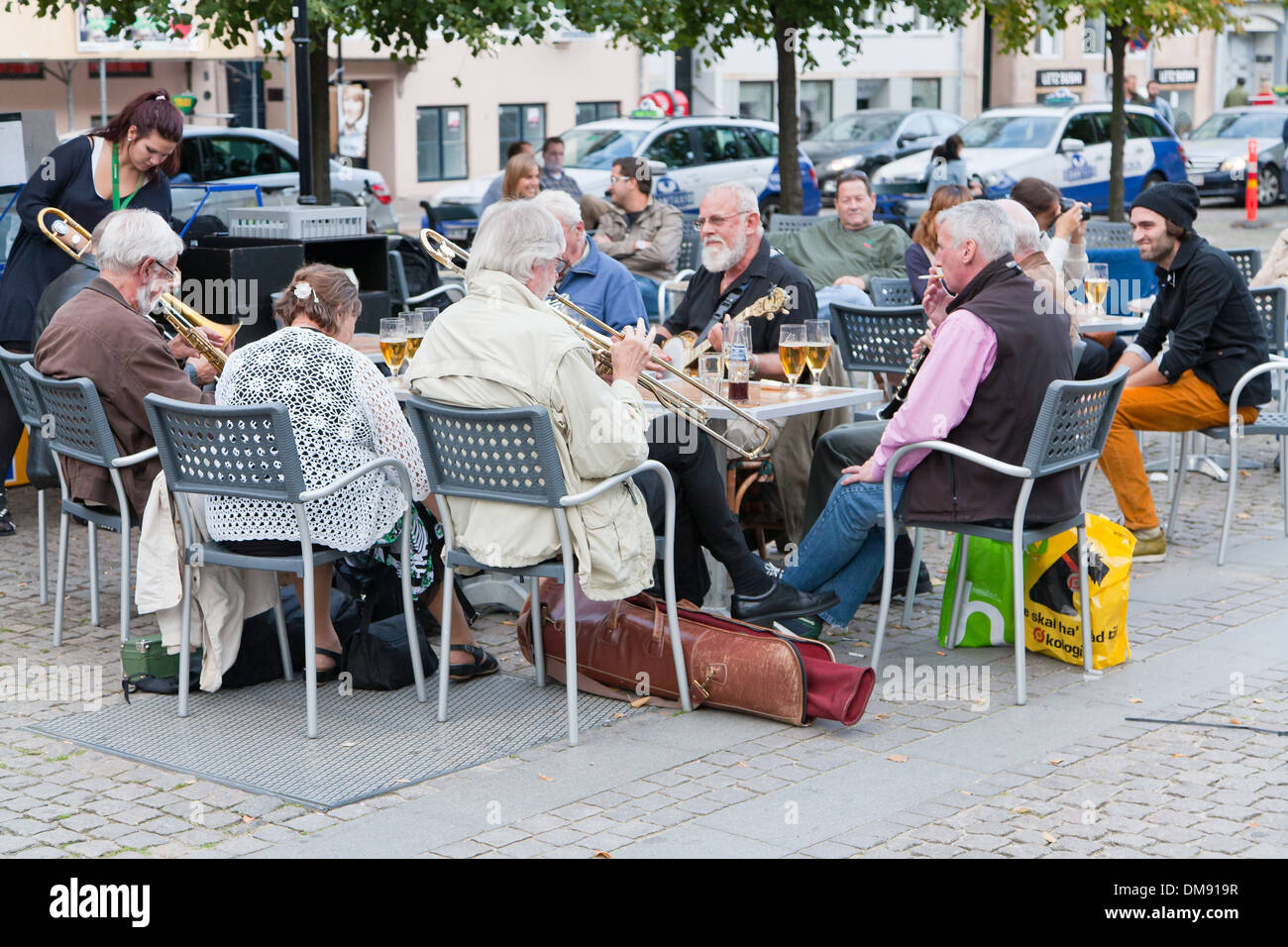 Small amateur jazz band in outdoor restaurant in Copenhagen Stock Photo ...